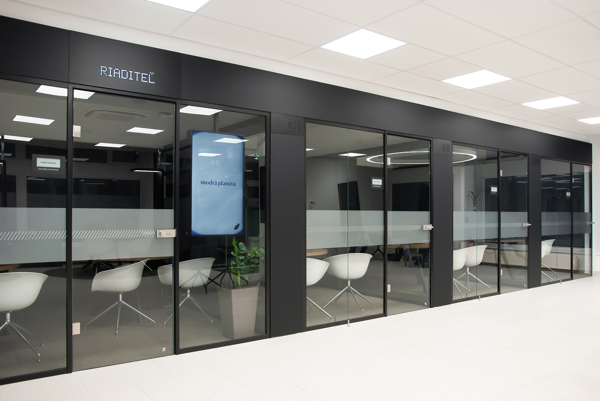 Přeměnili jsme 12 poboček slovenské Tatra banky.